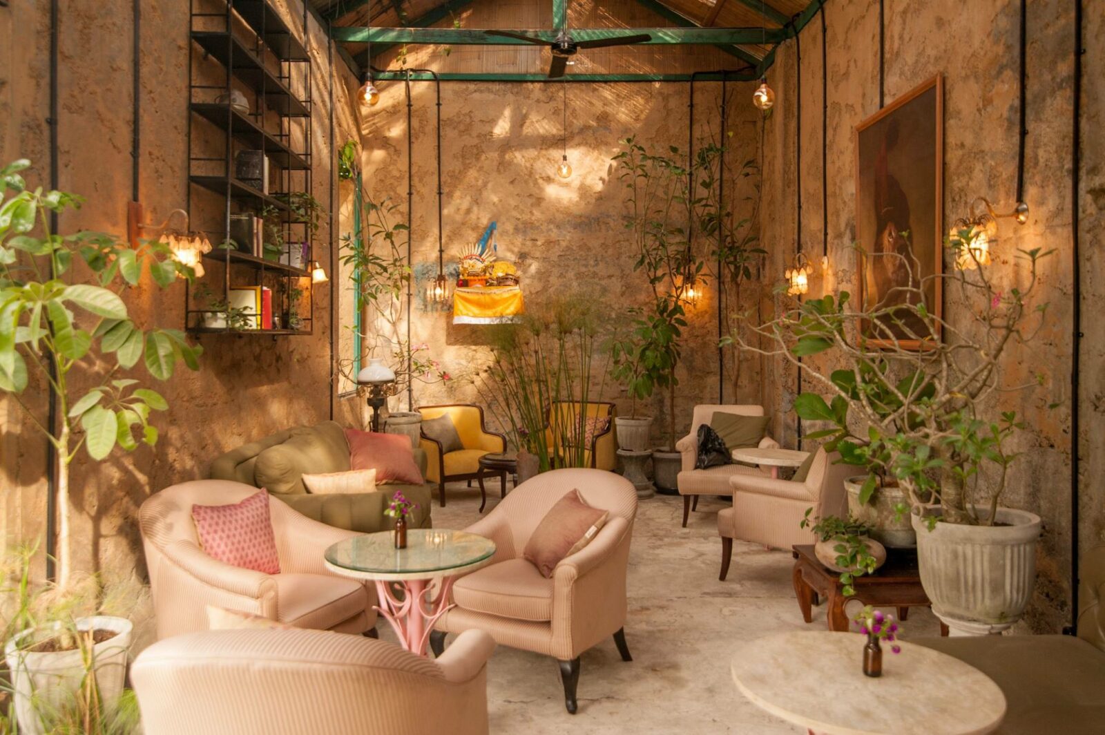 浸染日光與綠意，洋溢懷舊氣息的旅人小客廳：二樓陽台咖啡館 Lazy Cats Cafe - 和田生活 ECOTOPIA & Co.